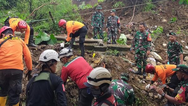 BNPB Terus Upayakan Pencarian 4 Orang Hilang akibat Tanah Longsor di Bogor