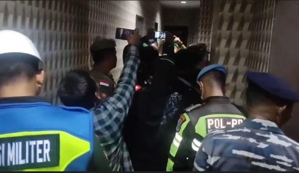 Petugas Gabungan Razia Tempat Hiburan Malam di Tegal, Pemandu Karaoke Kabur