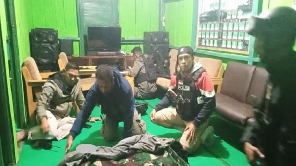 Evakuasi Jenazah Anggota TNI-Polri Ditembaki KKB, Tak Ada Personel yang ... Evakuasi Jenazah Anggota TNI-Polri Ditembaki KKB, Tak Ada Personel yang ...