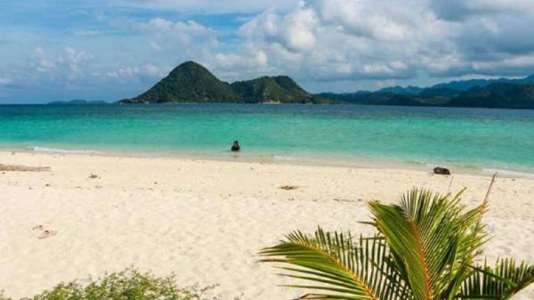 Harga Tiket Masuk Pulau Bawean Gresik, Wisata Pantai Eksotis yang ...