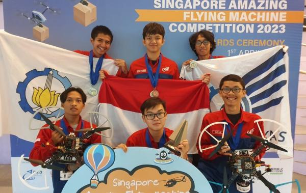 Luar Biasa, Tim Robot Terbang ITS Rebut 3 Juara di Ajang SAFMC Singapura