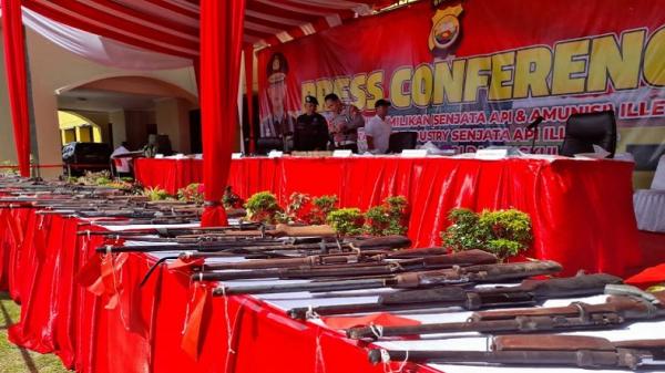 Polisi Bongkar Rumah Industri Pembuatan Senpi di Kaur, Sita 102 Pucuk Senjata