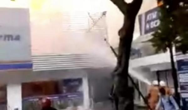 Apotek Kimia Farma di Surabaya Terbakar Hebat, Diduga Korsleting Listrik