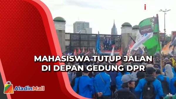 Mahasiswa Bakar Ban dan Coba Terobos Gedung DPR saat Demo Tolak UU Ciptaker