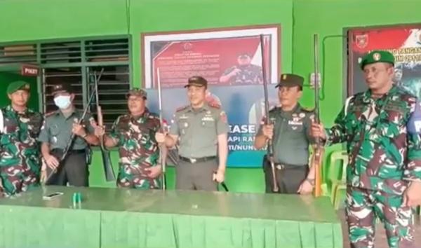 TNI AD Amankan 5 Pucuk Senjata Api Rakitan dari Warga
