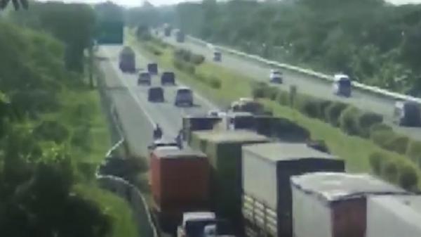Kecelakaan Beruntun di Tol Palikanci, 1 Orang Tewas Kecelakaan Beruntun di Tol Palikanci, 1 Orang Tewas