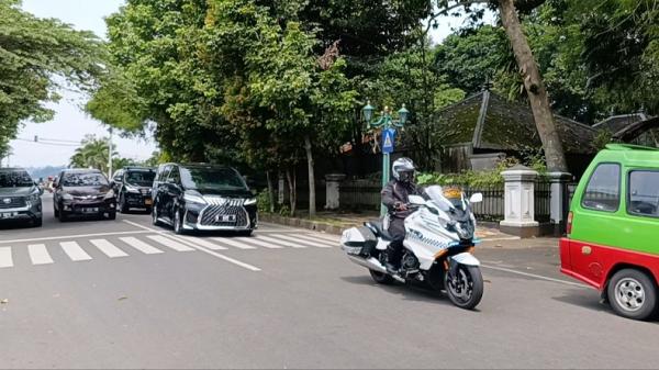 Jelang Pengumuman Capres PDIP, Istana Batu Tulis Ramai Polisi hingga ...