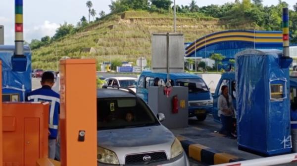 Kendaraan Lintasi Tol Manado-Bitung Tembus 6.036 Unit Kendaraan Lintasi Tol Manado-Bitung Tembus 6.036 Unit