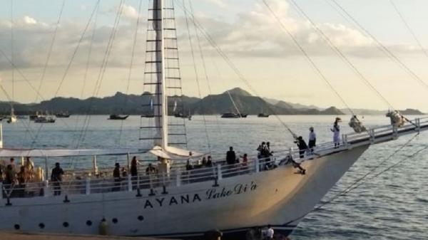 Serunya Libur Lebaran di Labuan Bajo, Presiden Jokowi Bersama Keluarga Naik Kapal Pinisi