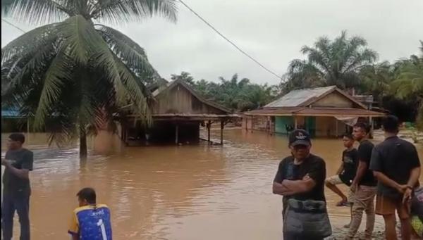 Ratusan Rumah Warga Tebo Jambi Diterjang Banjir pada Hari Kedua Lebaran