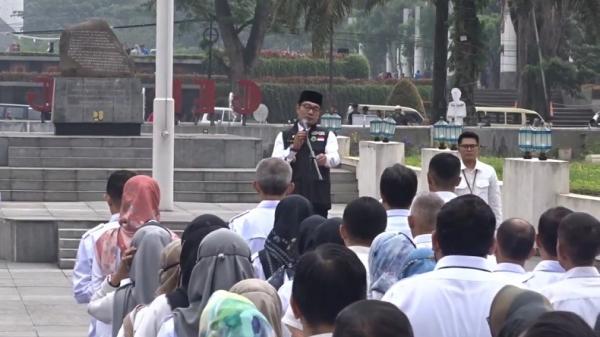 Hari Pertama Kerja Pasca-Lebaran, Ridwan Kamil Sampaikan Ini ke ASN ... Hari Pertama Kerja Pasca-Lebaran, Ridwan Kamil Sampaikan Ini ke ASN ...