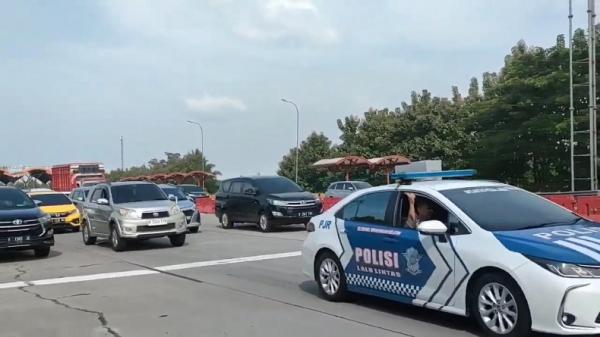 Korlantas Polri Berlakukan One Way dari GT Palimanan Km 188 hingga ... Korlantas Polri Berlakukan One Way dari GT Palimanan Km 188 hingga ...