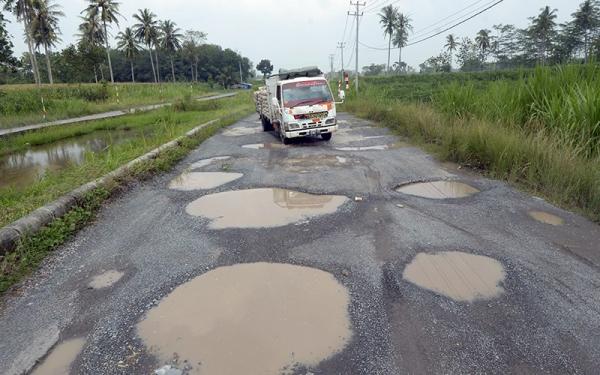 Kementerian PUPR Teken 70 Kontrak Paket Perbaikan Jalan di 8 Provinsi