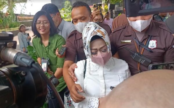Kata Kadinkes Lampung Reihana usai Diperiksa KPK soal Hartanya: Kasih Saya Jalan Ya