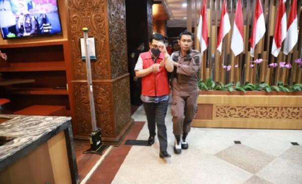 Kejati Jatim Tahan 3 Tersangka Kredit Fiktif Senilai Rp50,26 Miliar