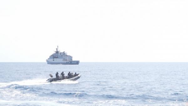 Gunakan Meriam 76 dan 20 MM, Kapal Perang TNI AL Hancurkan Kapal Asing ...