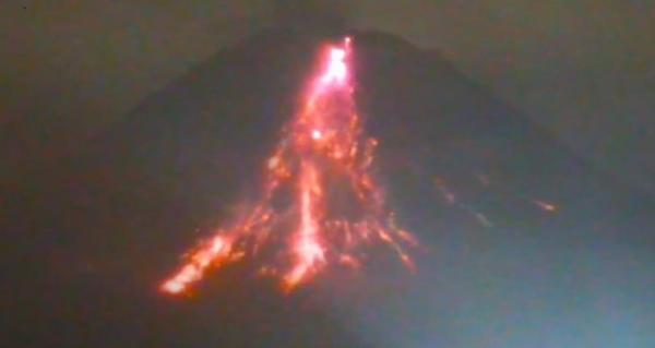 Selama 6 Jam Terakhir Terjadi Belasan Kali Guguran Lava Pijar di Gunung ...