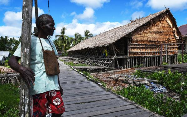 Mengunjungi Rumah Adat Suku Asmat dengan Bahan Alami