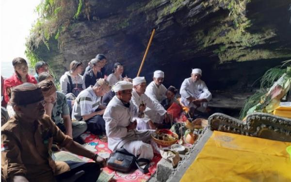 Upacara Yadnya Kasada, Wisata Gunung Bromo Ditutup Sore Ini