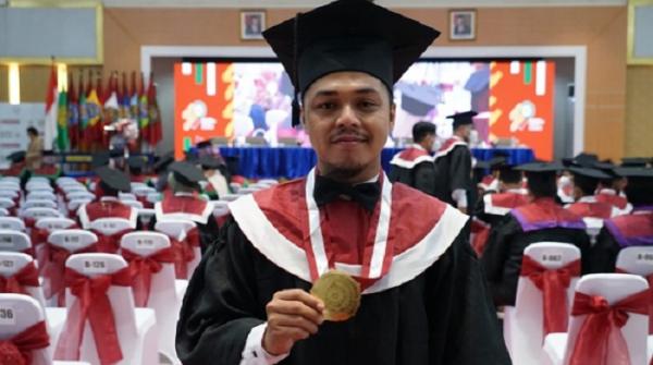 Kisah Inspiratif Asep Bisa Lulus Tanpa Skripsi, Apa Rahasianya?