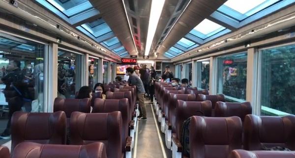 Liburan ke Bandung dengan Kereta Panoramic, Apa Saja Fasilitasnya?