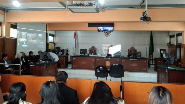 Tanggapi Sidang Perdana, Terdakwa Perusakan Kantor Arema FC Siapkan Eksepsi Tanggapi Sidang Perdana, Terdakwa Perusakan Kantor Arema FC Siapkan Eksepsi