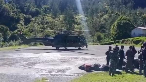 Evakuasi Korban Pesawat Jatuh, TNI AU Kerahkan Helikopter Caracal dan Anggota Paskhas