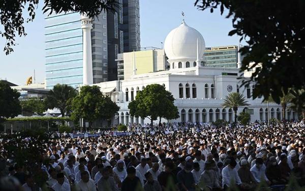 Ribuan Umat Muslim Sholat Idul Adha 1444 H di Masjid Agung Al Azhar