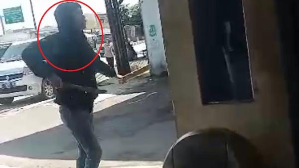 Minta Jatah Preman, Bang Jago Ngamuk Pakai Golok di Bandung Kulon, Kakinya Ditembak Polisi