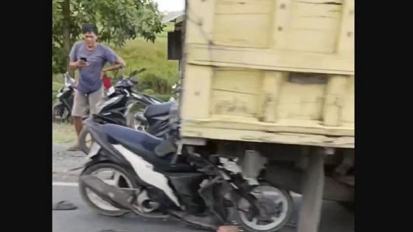 Kecelakaan Maut Sekeluarga Naik Motor Tabrak Truk Di Lingkar Selatan