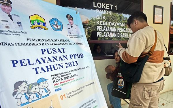 Orang Tua Calon Siswa Kesulitan Mendaftar Sekolah dengan Sistem Zonasi PPDB