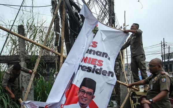 Penertiban Atribut Partai di Depok, Termasuk Spanduk Bacapres Anies ...