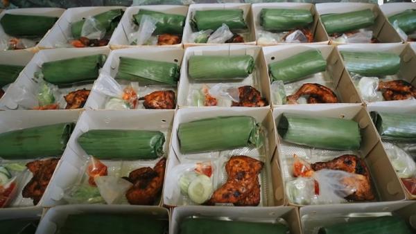 Mantan Cleaning Service Sukses Jualan Ayam Bakar, Laku Ribuan Boks per Hari Mantan Cleaning Service Sukses Jualan Ayam Bakar, Laku Ribuan Boks per Hari