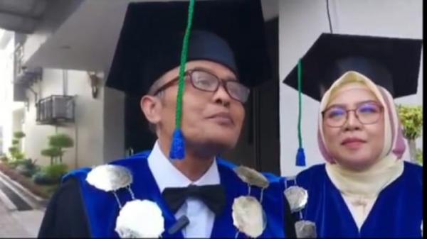 Bikin Haru dan Bangga, Suami Istri di Purwokerto Ini Dikukuhkan Bersamaan Jadi Profesor