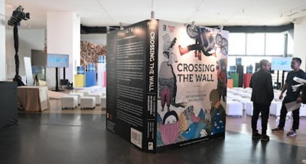 Mengintip Sejarah Seniman Mural Indonesia melalui Buku Crossing The Wall