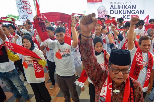 Ratusan Relawan di Padang Deklarasi Dukung Ganjar Pranowo Ratusan Relawan di Padang Deklarasi Dukung Ganjar Pranowo