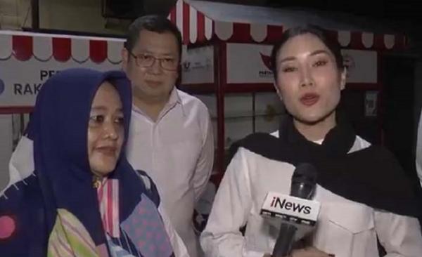 Angela Tanoesoedibjo Serahkan Bantuan Gerobak untuk Pelaku UMKM Sidoarjo