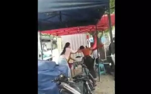 Viral 3 Perempuan di Sidrap Terlibat Perkelahian, Diduga Berebut Suami Viral 3 Perempuan di Sidrap Terlibat Perkelahian, Diduga Berebut Suami
