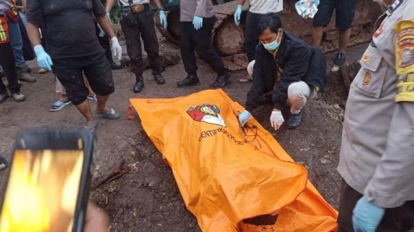 Sadis, Suami di Dumai Bunuh Istri Dibantu 2 Anaknya yang Masih Remaja Sadis, Suami di Dumai Bunuh Istri Dibantu 2 Anaknya yang Masih Remaja