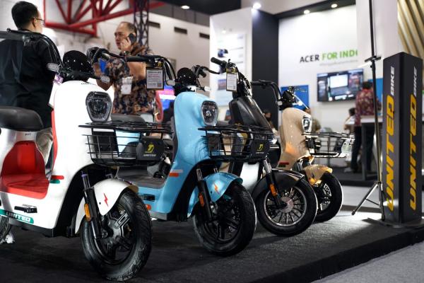 Jangan Salah, Ini Perbedaan Motor Listrik dan Sepeda Listrik Jangan Salah, Ini Perbedaan Motor Listrik dan Sepeda Listrik