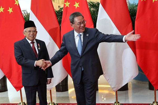 Momen Pertemuan Wapres Ma'ruf Amin dan PM China Li Qiang