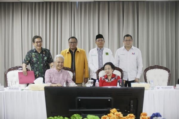 Foto-Foto Kekompakan Ketua Umum Partai Pendukung Ganjar Pranowo Foto-Foto Kekompakan Ketua Umum Partai Pendukung Ganjar Pranowo
