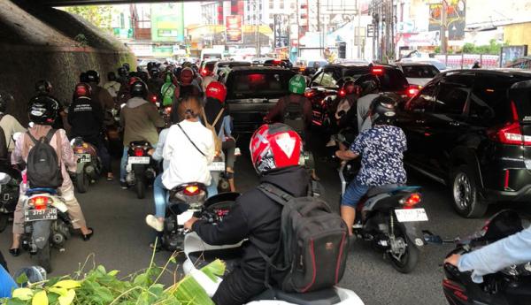 Kawasan Undip Tembalang Semarang Kembali Macet Parah, Ratusan Pengendara Terjebak