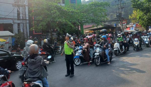 Akses Jalan Menuju Unnes Macet Parah, Ratusan Kendaraan Terjebak Berjam-jam