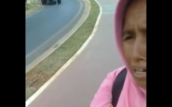 TMII Pecat Satpam yang Bentak Perempuan Tua Pedagang Kaki Lima hingga ... TMII Pecat Satpam yang Bentak Perempuan Tua Pedagang Kaki Lima hingga ...