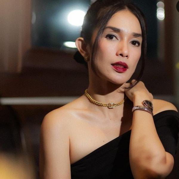 Deretan Artis Cantik Selalu Awet Muda Cuma Nomor 5 Yang Punya Suami Berondong