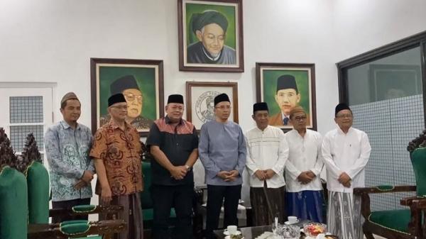 TGB dan Tim TPN Ganjar-Mahfud Kunjungi Ponpes Al Aziziyah Denanyar Jombang TGB dan Tim TPN Ganjar-Mahfud Kunjungi Ponpes Al Aziziyah Denanyar Jombang