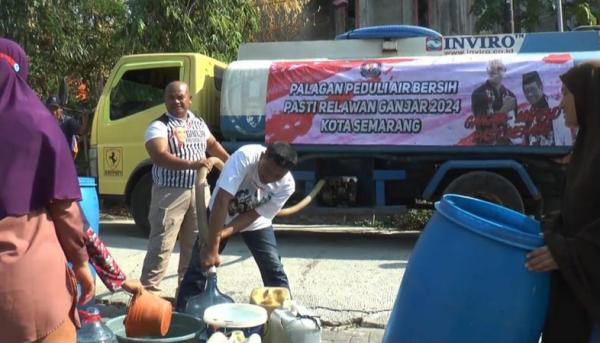Relawan Ganjar Salurkan Bantuan 3 Tangki Air ke Warga Terdampak Kekeringan di Rowosari
