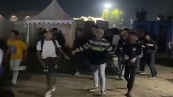 Viral Pagar Konser Happy Asmara Dijebol Penonton di Indramayu, Netizen ...