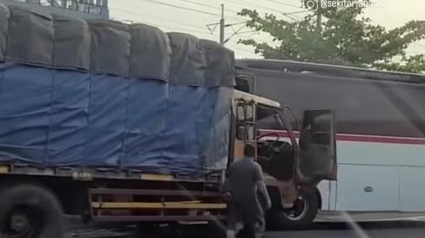 Kronologi Kecelakaan Maut di Tol Purbaleunyi Bandung, Bus Primajasa Berhenti Turunkan Penumpang